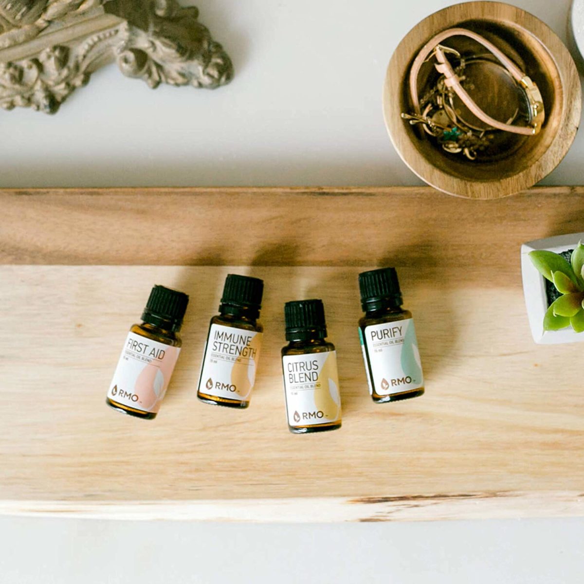 Top 6 Best Essential Oils to Clean the Air - Buyer's Guide